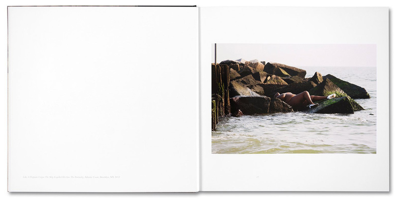 Nona Faustine – White Shoes - (ISBN: 9781913620516) | De Slegte